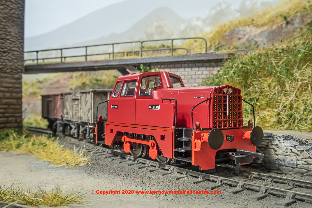R3577 Hornby Sentinel 0-4-0 Diesel Locomotive named "Graham"
